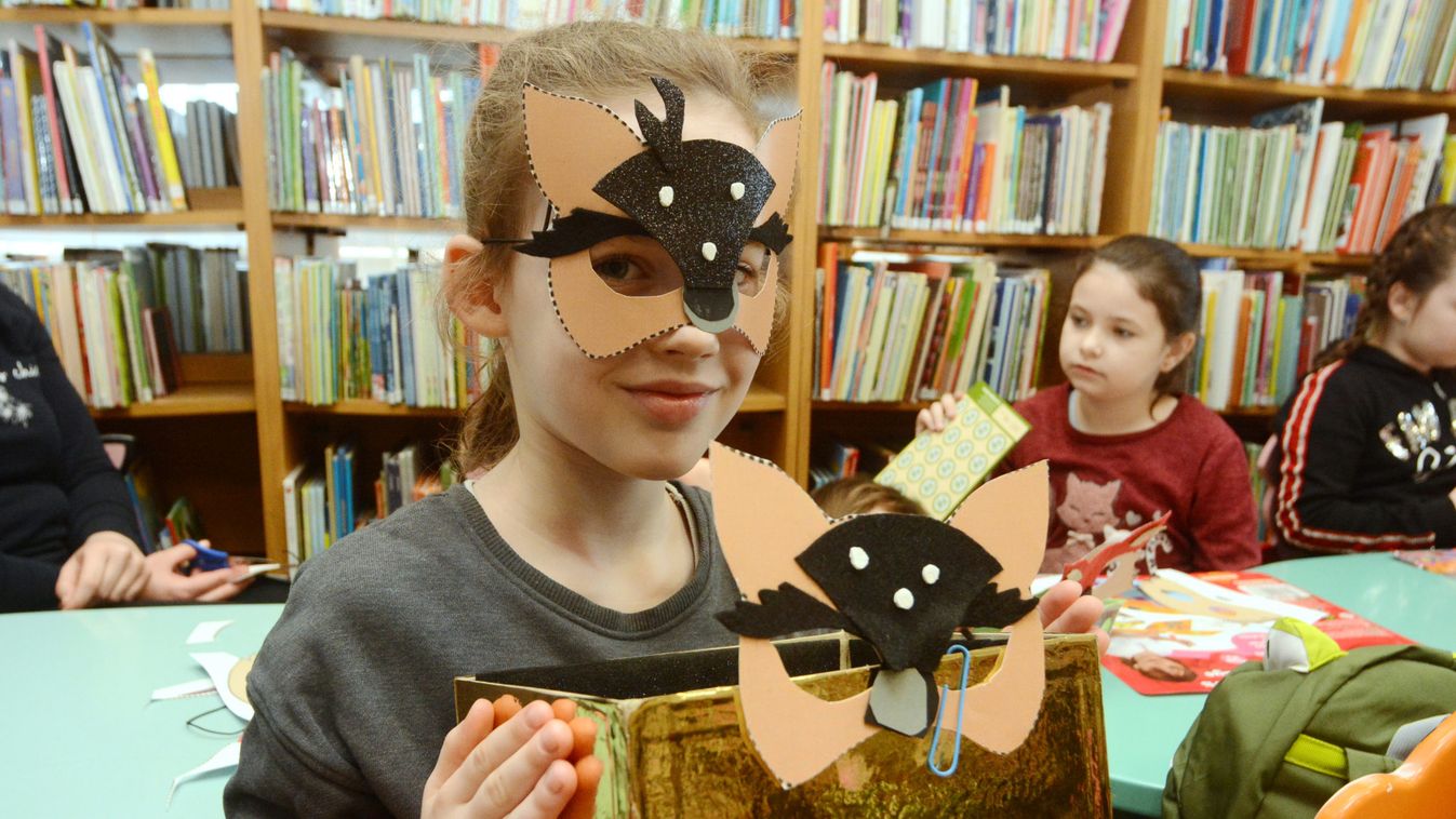 Mesés maszkabál a könyvtárban