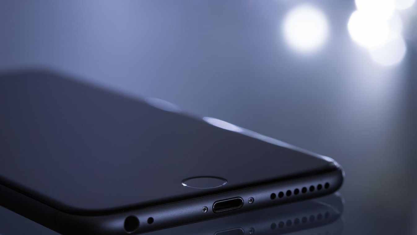 Értékes telefonokat csaltak ki a szolgáltatótól