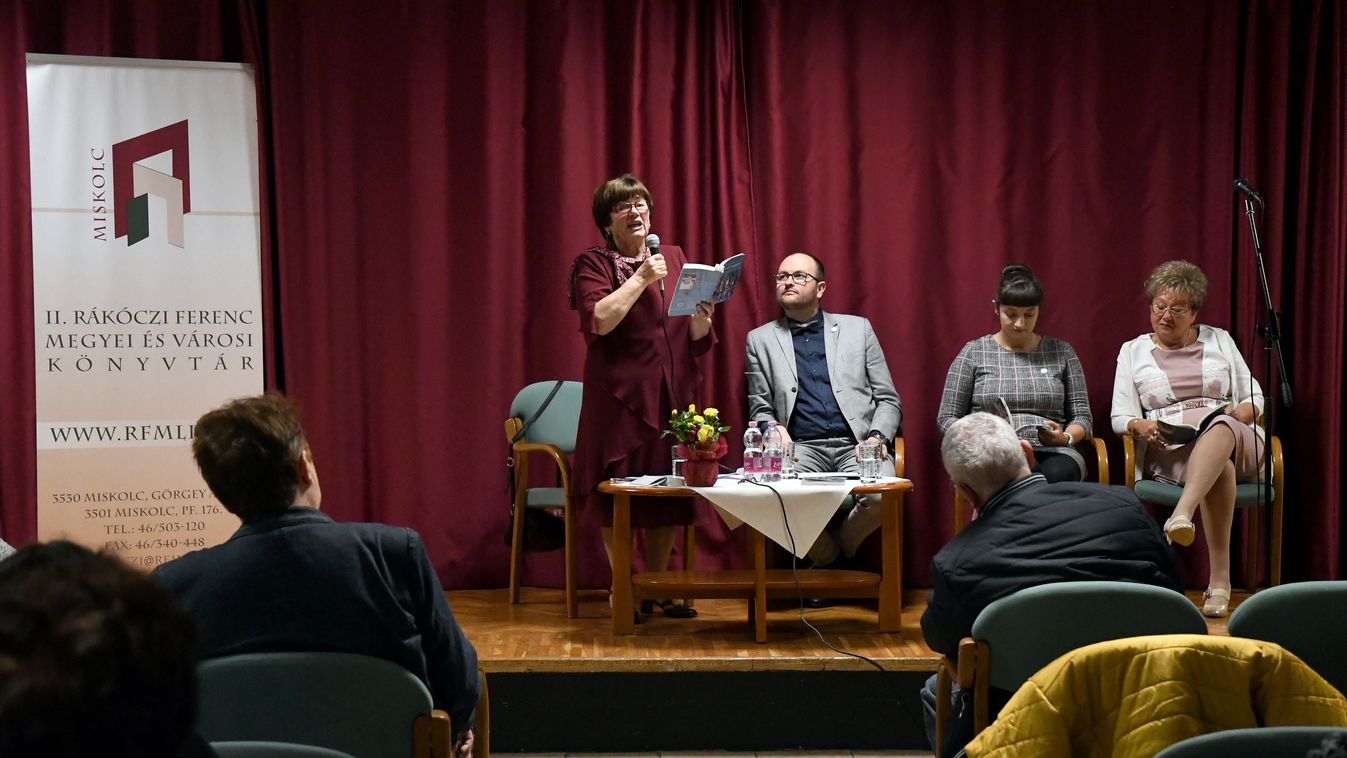 B. Mester Éva versei az Irodalmi Rádióban