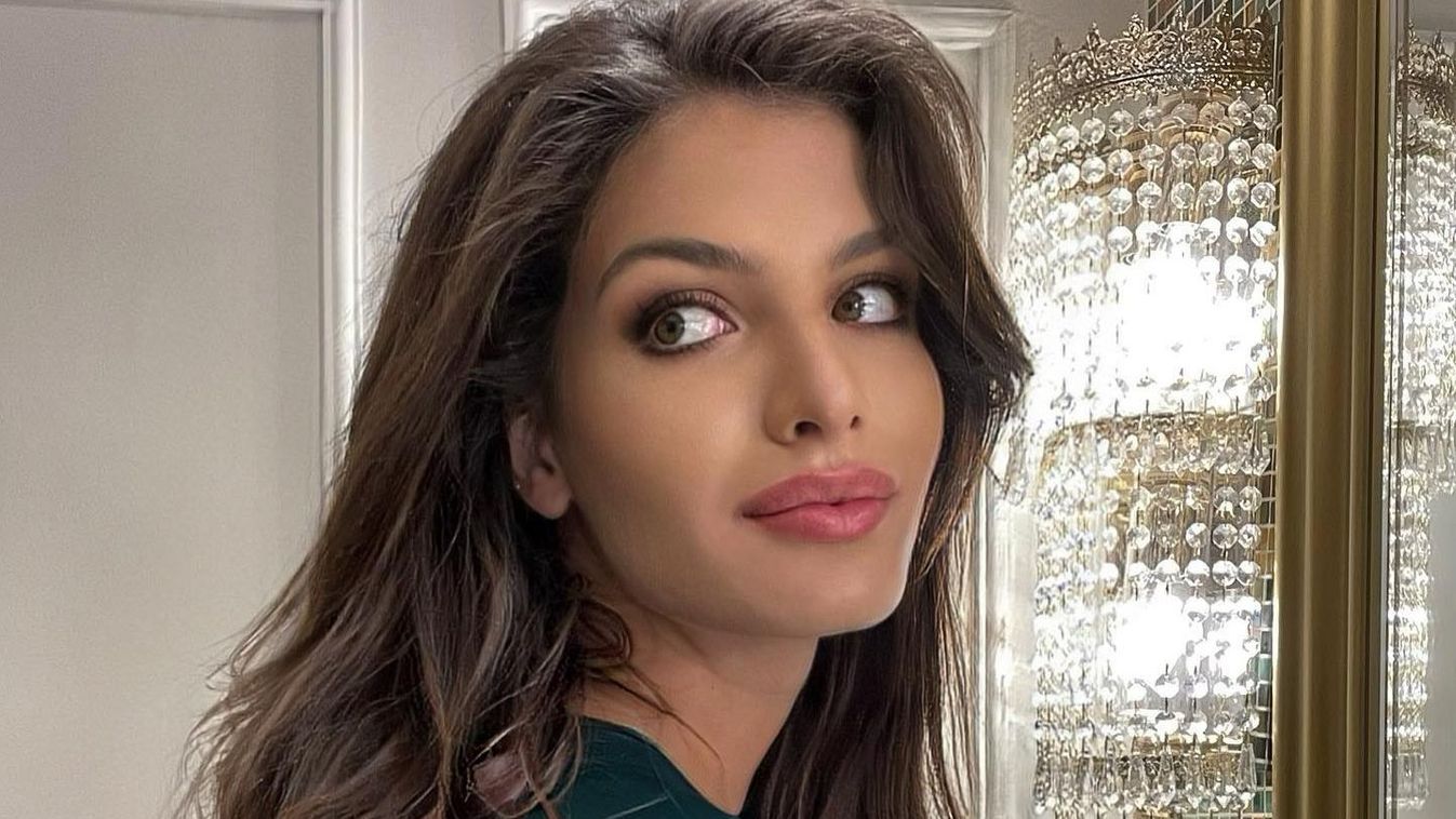 A gyönyörű Mikó Fanni egy szuper sportautóval pózol