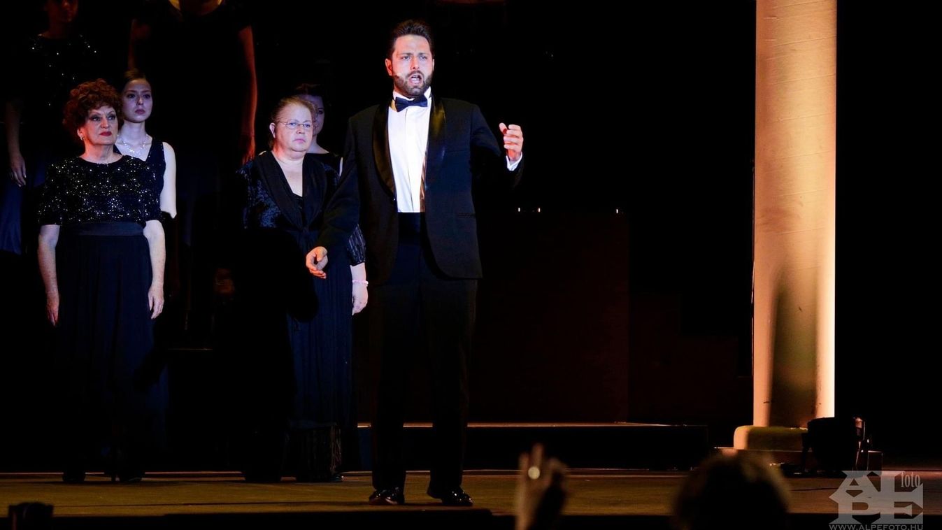 A borsodi operaénekes sikert sikerre halmoz