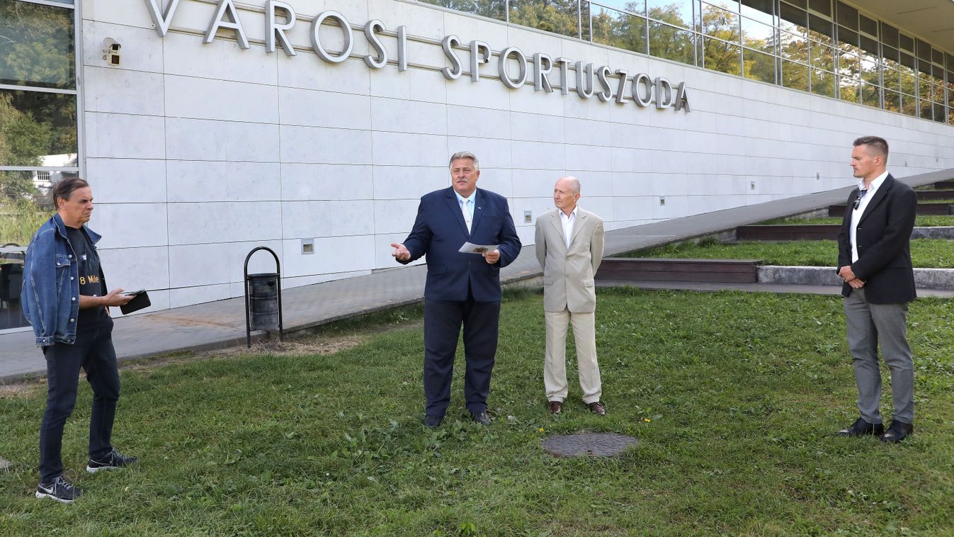 Csökken az energiafüggősége az uszodának