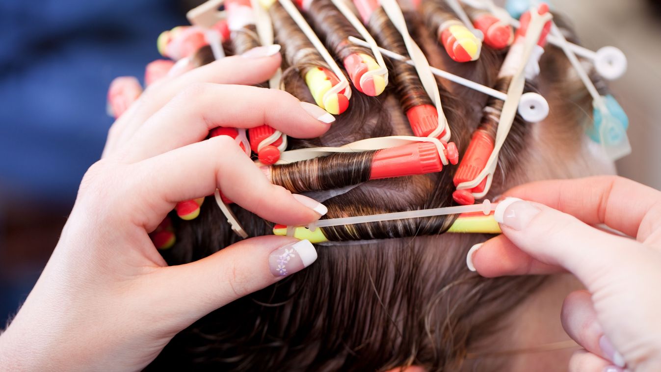 Garanciát ígértek a dauerolt frizurára