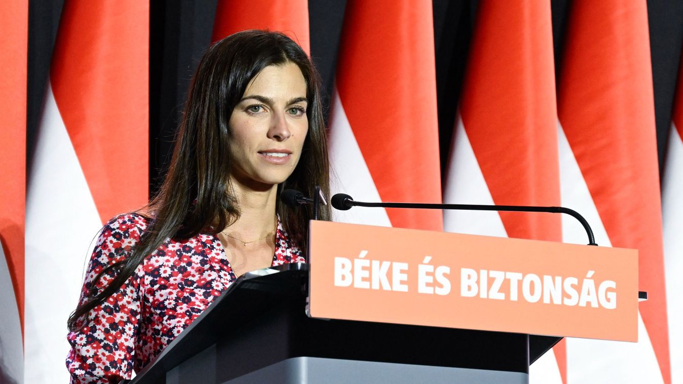 BOON - Szentkirályi Alexandra: Karácsonyék terve kegyelemdöfés Budapest ...