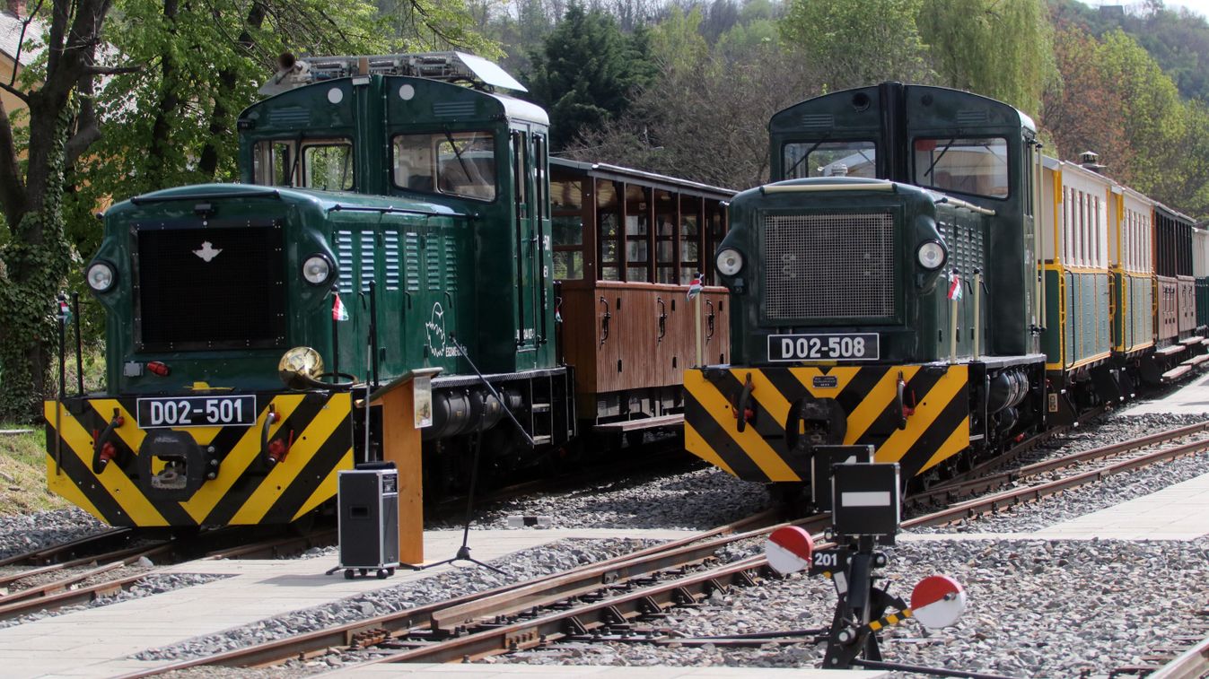 Külön kisvonat indul Mahócára