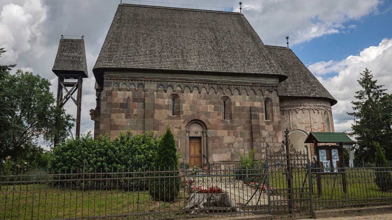 Megújul a karcsai árpád-kori templom