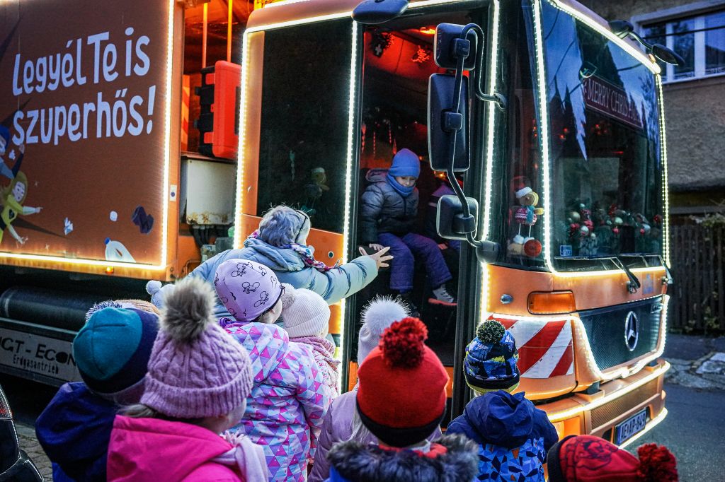 Hejőcsabán ma délután: Adventi kukásautó és fotózási lehetőség gyerekeknek