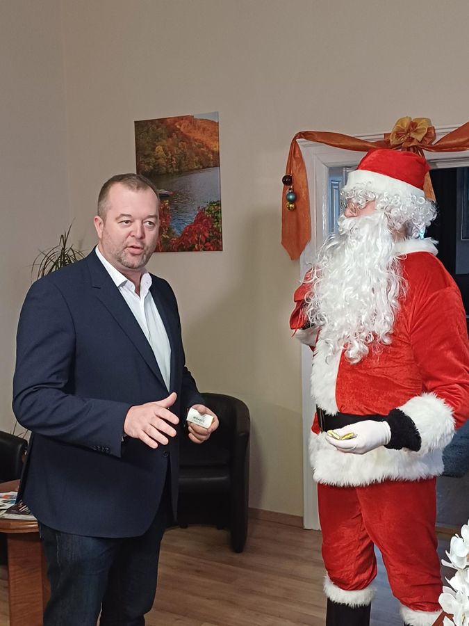 Mikulás Miskolcon: 17 ezer csokit ad a gyerekeknek