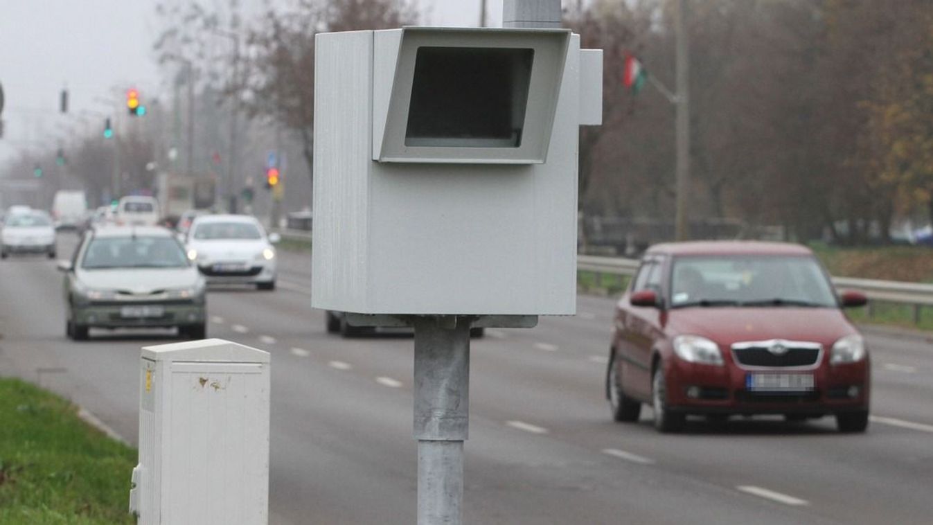 Tényleg kicselezhető a traffipax éjjel? Kijátszható reflektorral? Mutatjuk