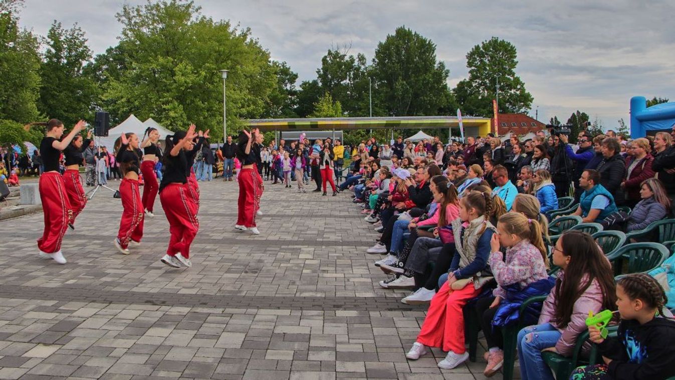 Vidáman telt a városi gyereknap a ligetben