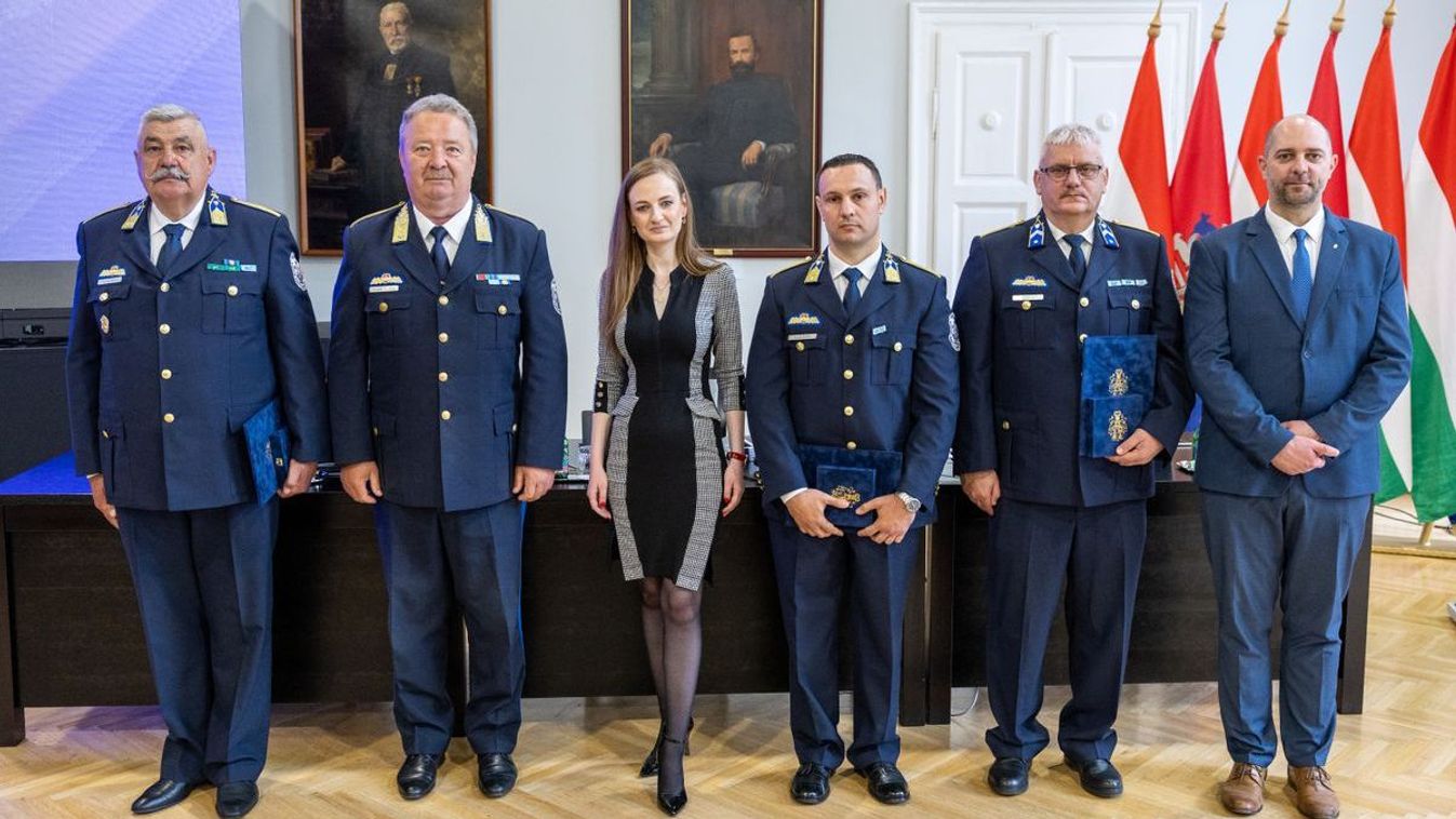 Vármegye Közbiztonságáért Díjat adományoztak a vármegyeházán