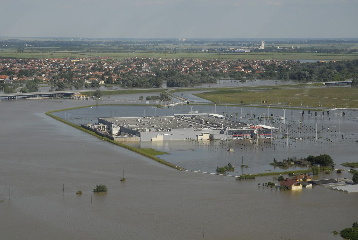 Árvíz: fotókkal adatokkal emlékeztek vissza