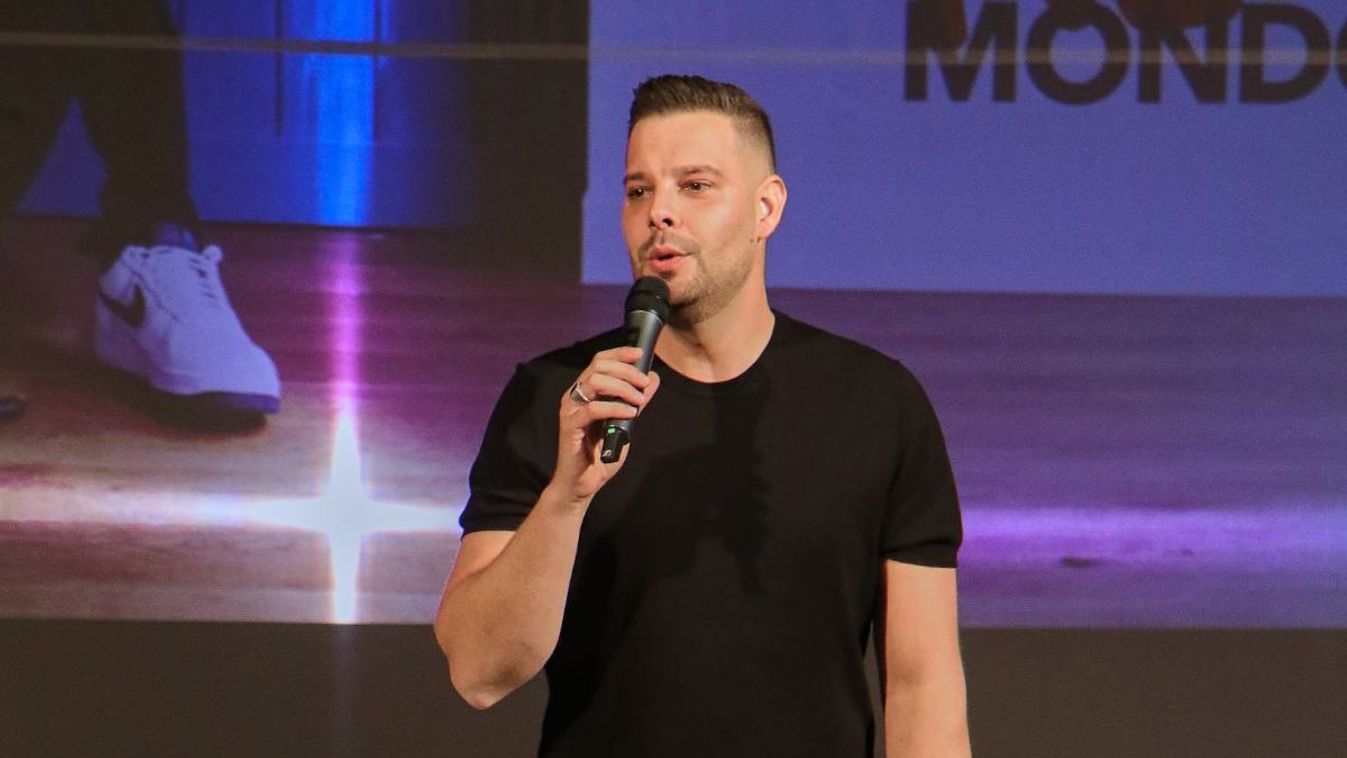 Kiss Ádám: Telt ház előtt lépett fel a népszerű humorista