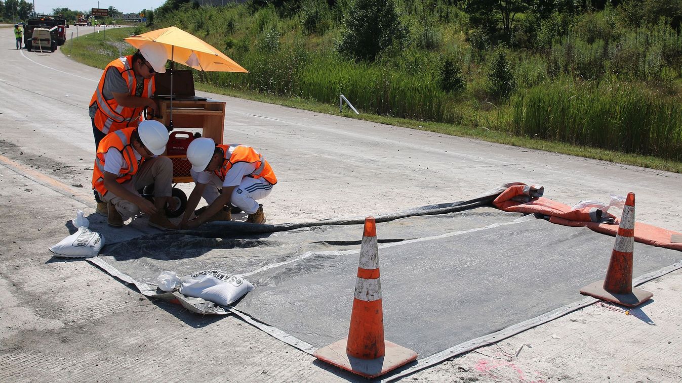 M3-as autópálya felújítás: a kánikulában dolgozót is várja otthon valaki!