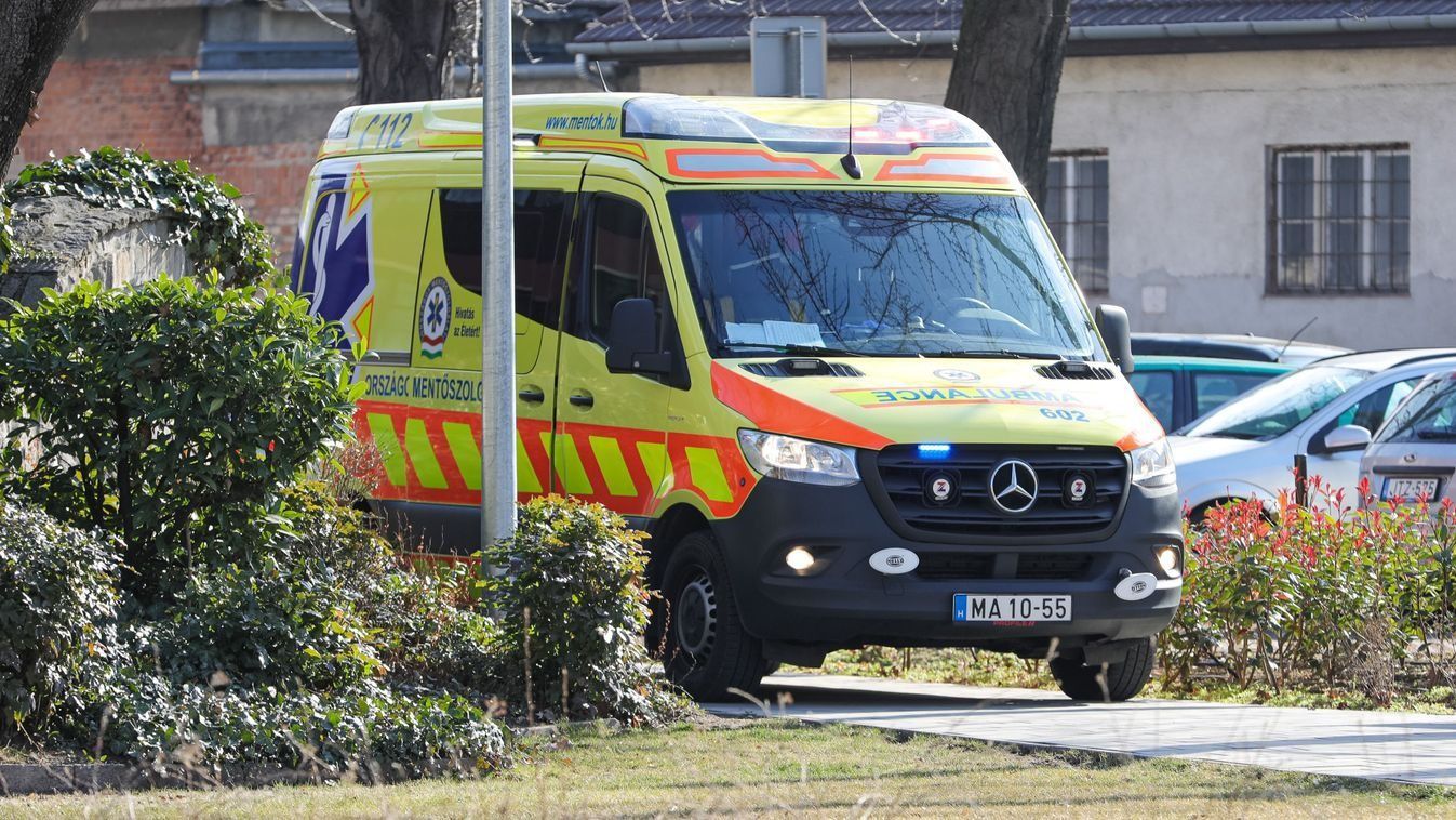 Egy pillanat volt az egész – árokba sodródott egy autó a 3814-esen Borsodban