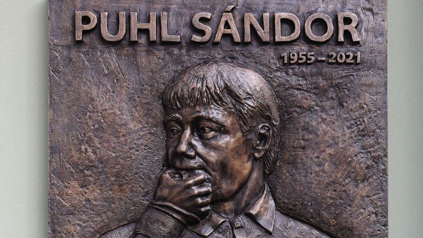 Puhl Sándor emlékére domborművet avattak