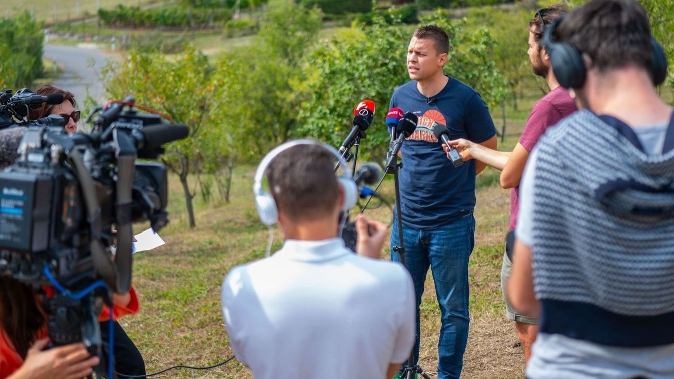 Menczer Tamás: hogy ki a poloska, azt mindenki tudja (videó)