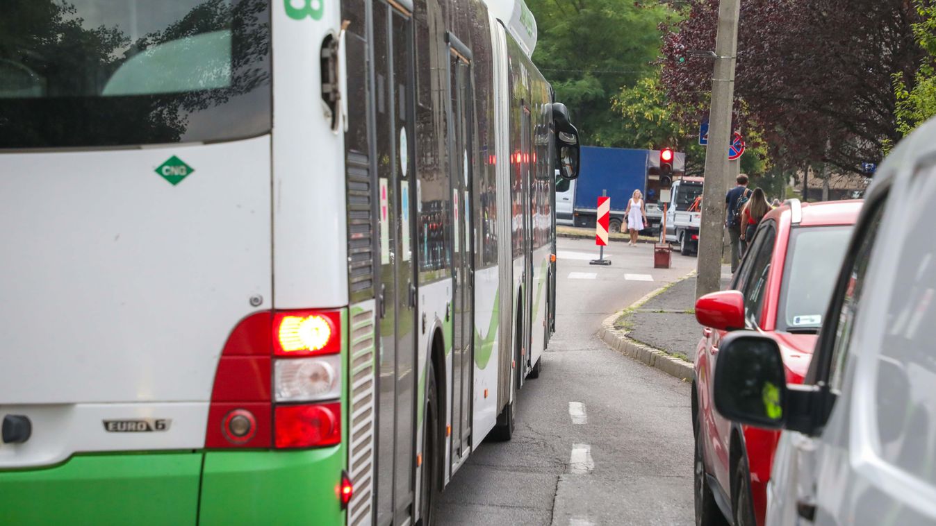 Útlezárás az Avason: csőcsere az újraaszfaltozást megelőzően