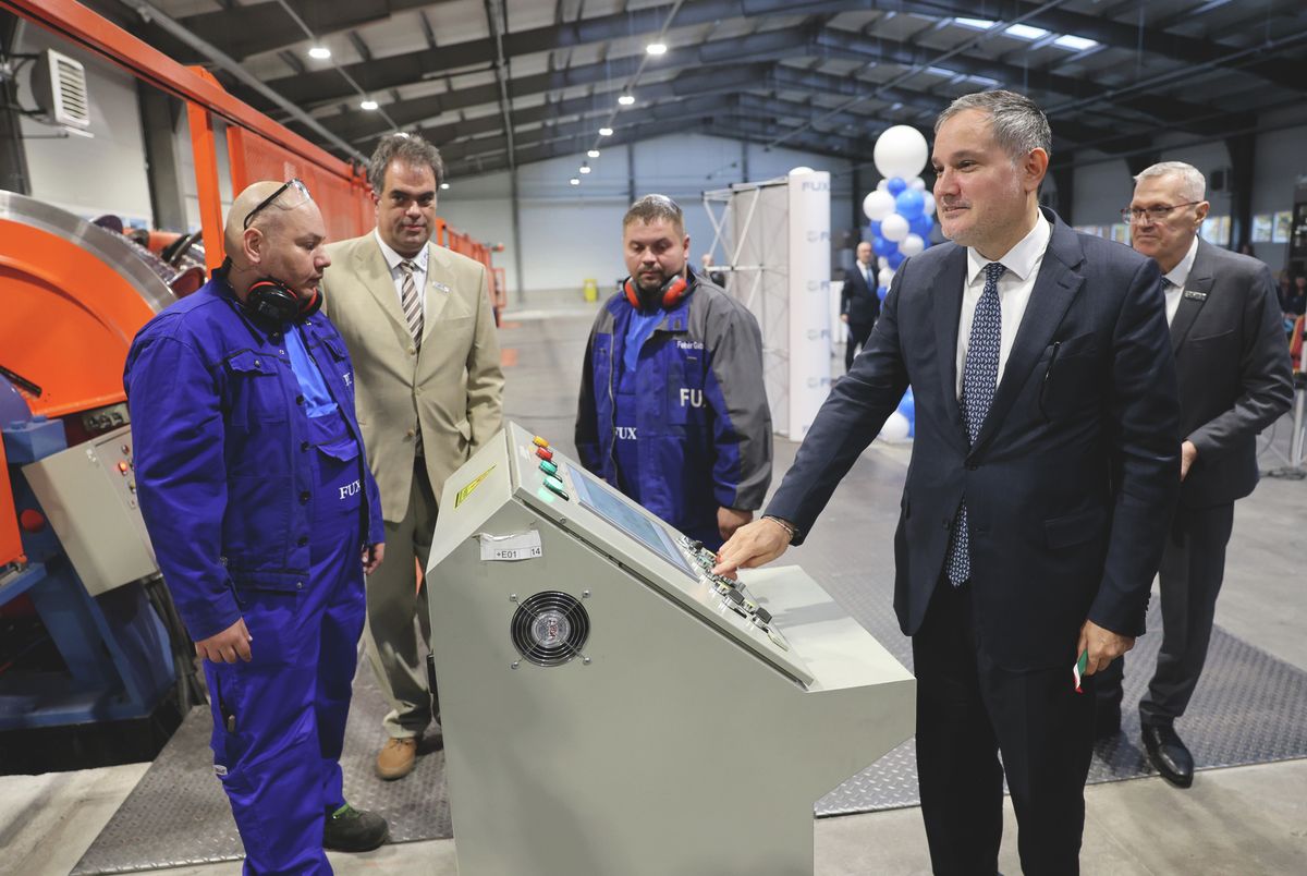 Új üzemcsarnokot avattak Miskolcon: a FUX Zrt. újabb mérföldkőhöz érkezett