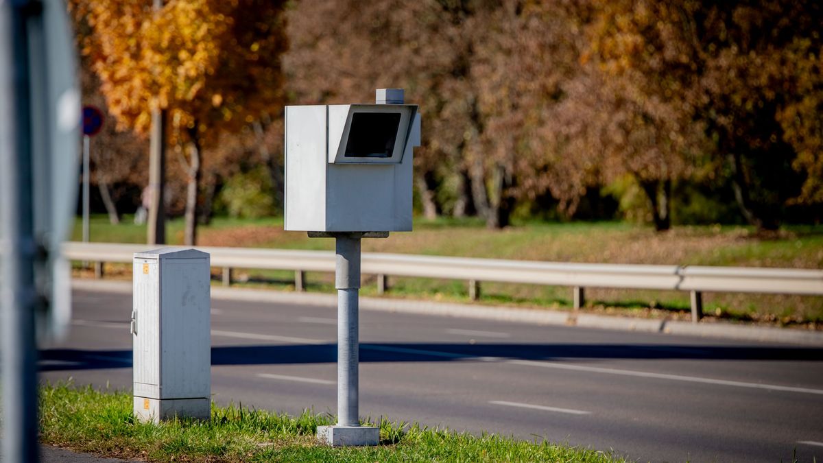 Utánfutót vontatva tényleg nem tud bemérni a traffipax? - A válasz meglepő!