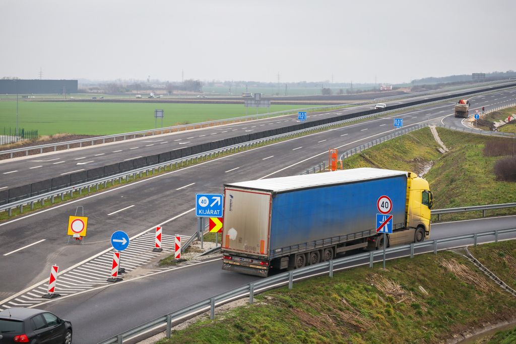 M30-as autópálya: korai volt az öröm, elkészült, de továbbra sem járható