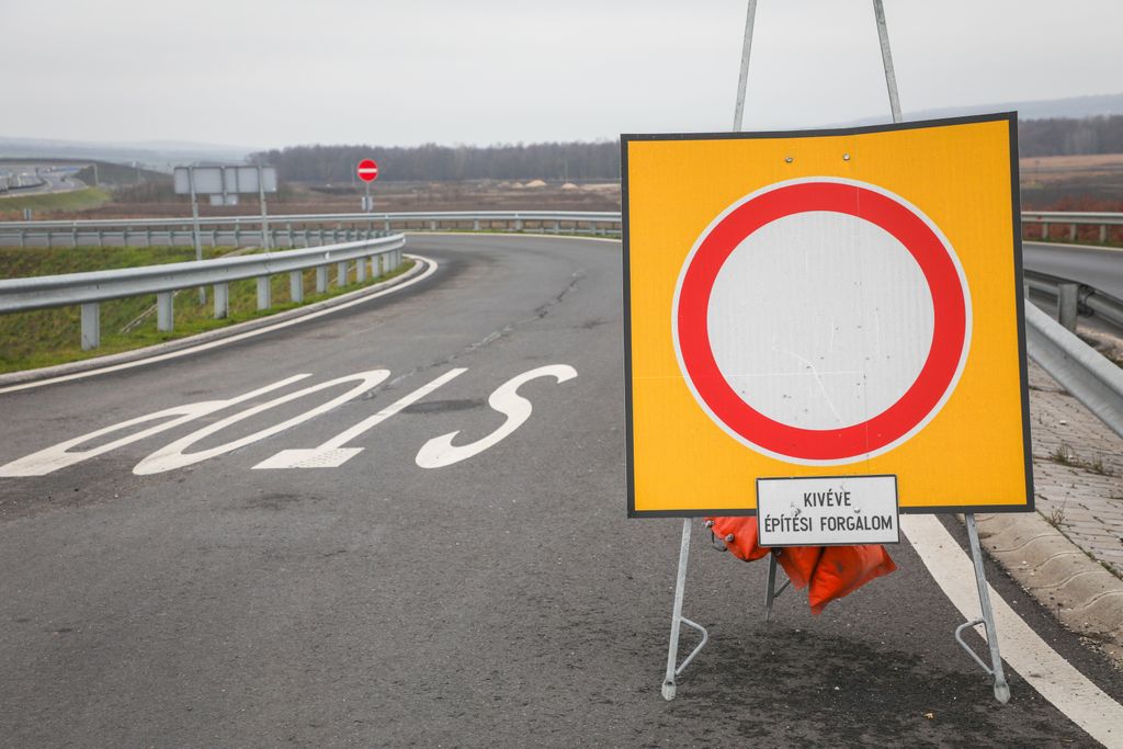 M30-as autópálya: korai volt az öröm, elkészült, de továbbra sem járható