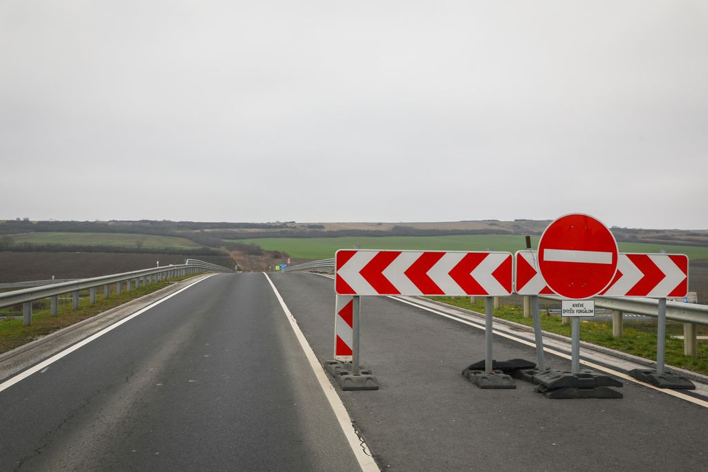 M30-as autópálya: korai volt az öröm, elkészült, de továbbra sem járható