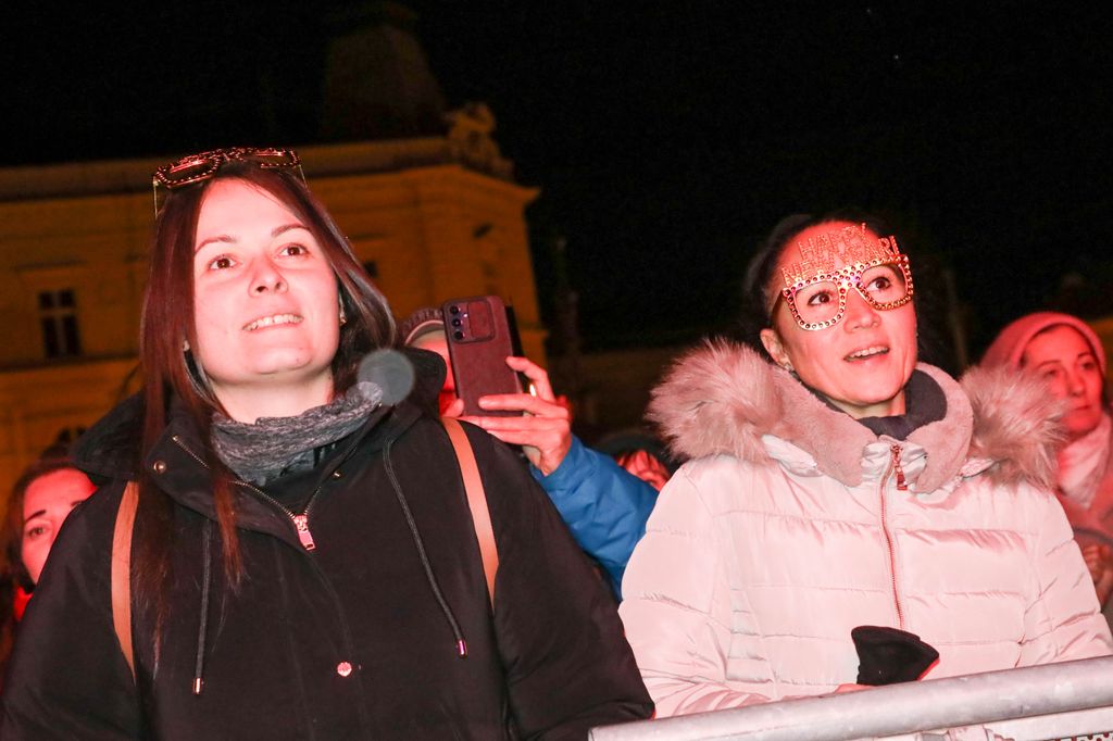 Megmutatjuk, hogyan vált egyetlen nagy bulivá Miskolc a szilveszteri ...