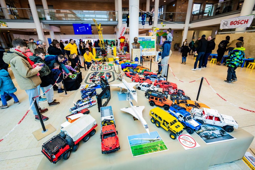 LEGO robotok és versenyek: több mint 300 fiatal mérnök Miskolcon