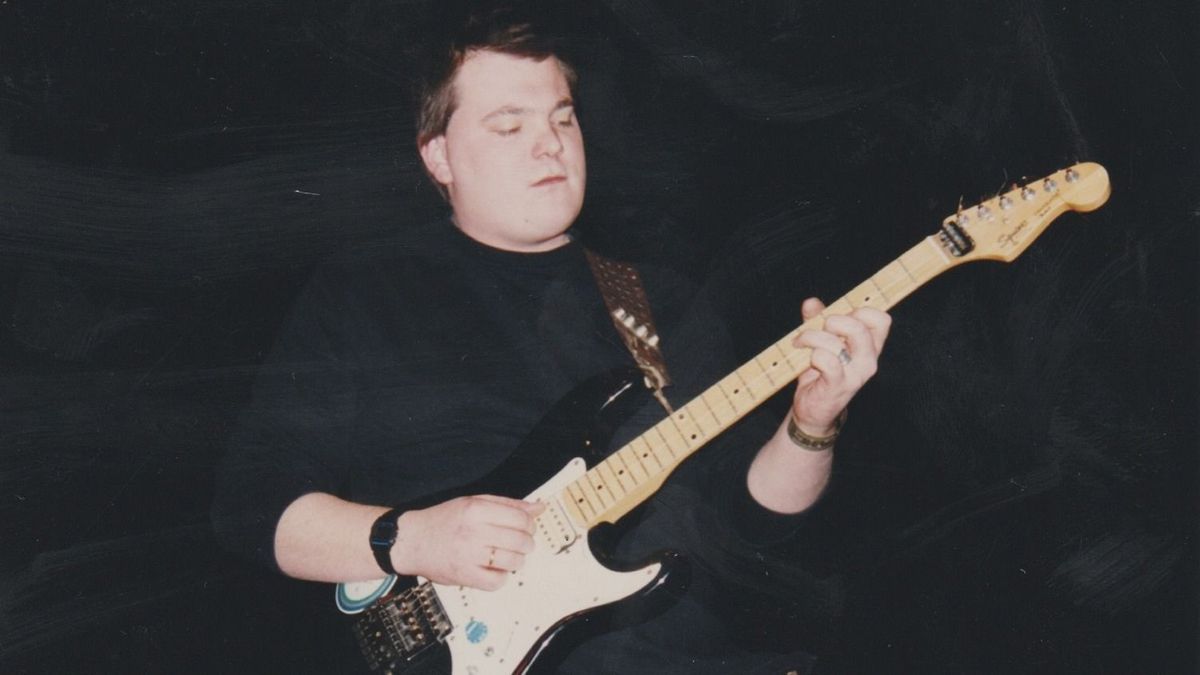 Kerékgyártó Füles István gitárja vitrinbe kerül a Grizzlyben
