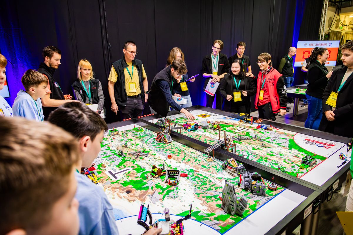 LEGO robotok és versenyek: több mint 300 fiatal mérnök Miskolcon