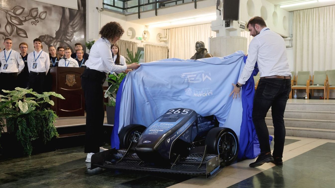 Leleplezték a Miskolci Egyetem első elektromos Formula Student ...