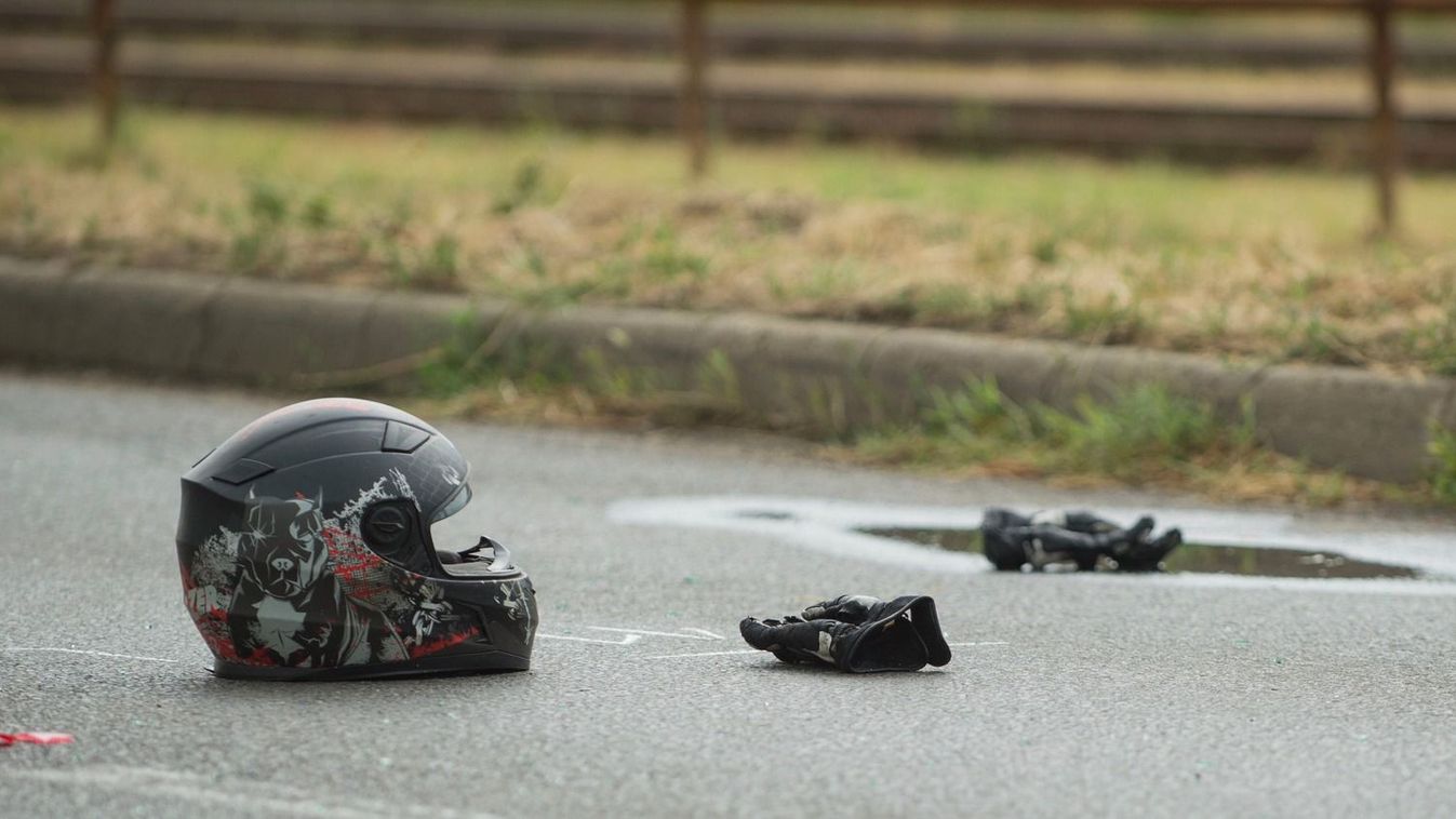 Motorosok szenvedtek balesetet az autópályán